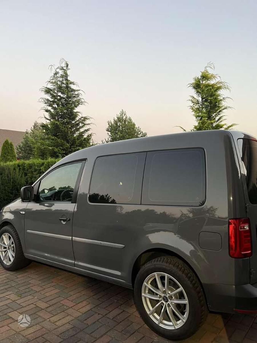 Grey Volkswagen Caddy 2016 in Vilnius, with an engine capacity of 1.97 L and mileage of 287 thousand km for 6500 €, photo 2 on AUTOMOTO.COM.LV