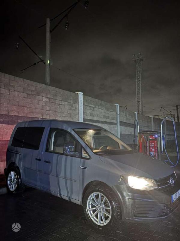 Grey Volkswagen Caddy 2016 in Vilnius, with an engine capacity of 1.97 L and mileage of 287 thousand km for 6500 €, photo 6 on AUTOMOTO.COM.LV
