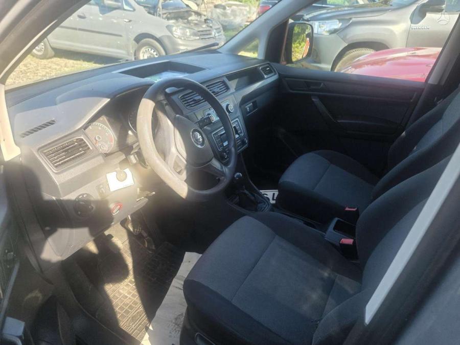 Grey Volkswagen Caddy 2018 in Vilnius, with an engine capacity of 2.00 L and mileage of 140 thousand km for 6500 €, photo 6 on AUTOMOTO.COM.LV