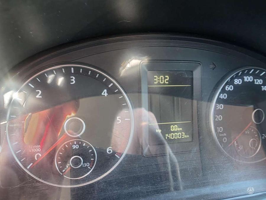 Grey Volkswagen Caddy 2018 in Vilnius, with an engine capacity of 2.00 L and mileage of 140 thousand km for 6500 €, photo 8 on AUTOMOTO.COM.LV