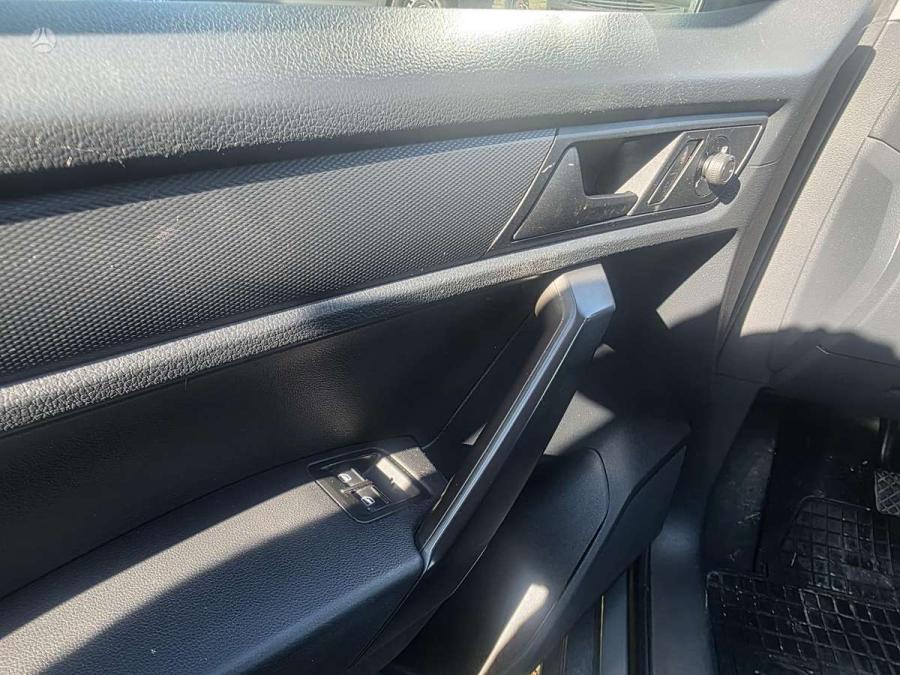 Grey Volkswagen Caddy 2018 in Vilnius, with an engine capacity of 2.00 L and mileage of 140 thousand km for 6500 €, photo 10 on AUTOMOTO.COM.LV
