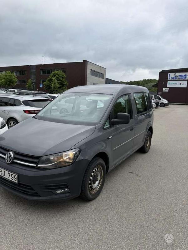 Grey Volkswagen Caddy 2019 in Vilnius, with an engine capacity of 1.97 L and mileage of 142 thousand km for 8000 €, photo 5 on AUTOMOTO.COM.LV