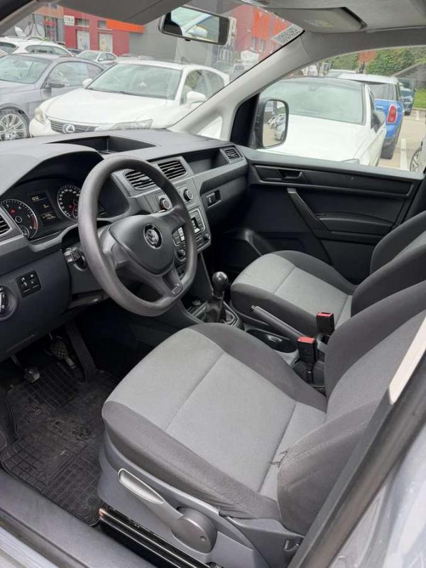 Grey Volkswagen Caddy 2019 in Vilnius, with an engine capacity of 1.97 L and mileage of 142 thousand km for 8000 €, photo 6 on AUTOMOTO.COM.LV