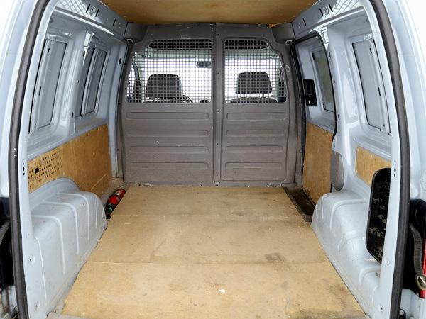 Grey Volkswagen Caddy 2006 in Tallinn, with an engine capacity of 1.40 L and mileage of 398 thousand km for 1499 €, photo 8 on AUTOMOTO.COM.LV
