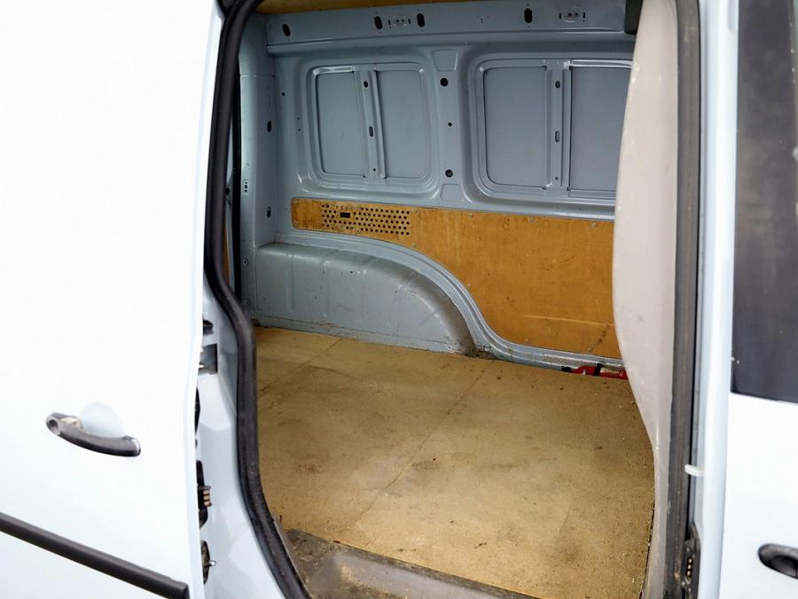 Grey Volkswagen Caddy 2006 in Tallinn, with an engine capacity of 1.40 L and mileage of 398 thousand km for 1499 €, photo 16 on AUTOMOTO.COM.LV