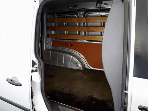 Grey Volkswagen Caddy 2011 in Tallinn, with an engine capacity of 2.00 L and mileage of 288 thousand km for 1999 €, photo 7 on AUTOMOTO.COM.LV