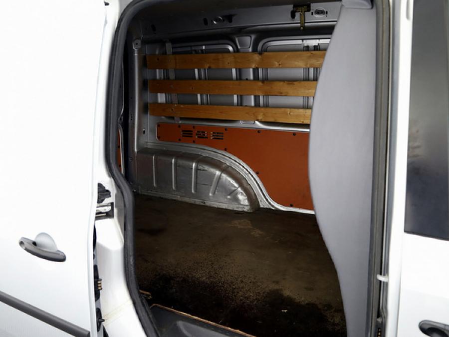 Grey Volkswagen Caddy 2011 in Tallinn, with an engine capacity of 2.00 L and mileage of 288 thousand km for 1999 €, photo 8 on AUTOMOTO.COM.LV