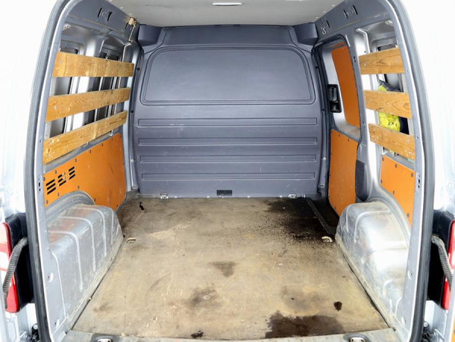Grey Volkswagen Caddy 2011 in Tallinn, with an engine capacity of 2.00 L and mileage of 288 thousand km for 1999 €, photo 9 on AUTOMOTO.COM.LV