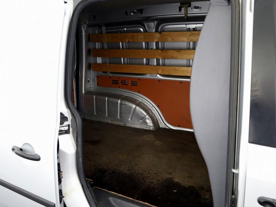 Grey Volkswagen Caddy 2011 in Tallinn, with an engine capacity of 2.00 L and mileage of 288 thousand km for 1999 €, photo 16 on AUTOMOTO.COM.LV