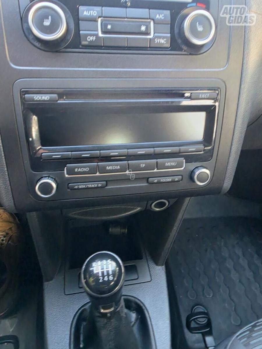 Pelēks Volkswagen Caddy 2012 Viļņa, ar dzinēja tilpumu 2.00 L un nobraukumu 297 tūkst. km par 7850 €, foto 22 vietnē AUTOMOTO.COM.LV