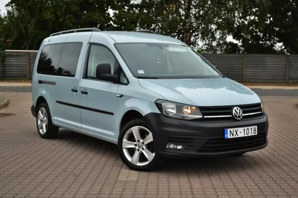 Grey Volkswagen Caddy 2016 in Jelgava, with an engine capacity of 2.00 L and mileage of 253 thousand km for 10900 €, photo 2 on AUTOMOTO.COM.LV
