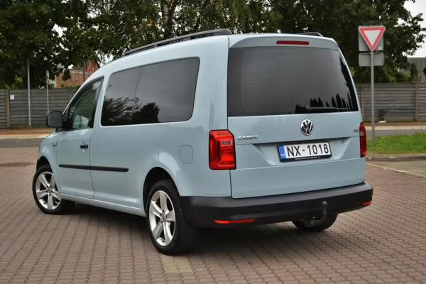 Grey Volkswagen Caddy 2016 in Jelgava, with an engine capacity of 2.00 L and mileage of 253 thousand km for 10900 €, photo 4 on AUTOMOTO.COM.LV