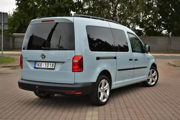 Grey Volkswagen Caddy 2016 in Jelgava, with an engine capacity of 2.00 L and mileage of 253 thousand km for 10900 €, photo 5 on AUTOMOTO.COM.LV