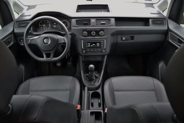 Grey Volkswagen Caddy 2016 in Jelgava, with an engine capacity of 2.00 L and mileage of 253 thousand km for 10900 €, photo 8 on AUTOMOTO.COM.LV