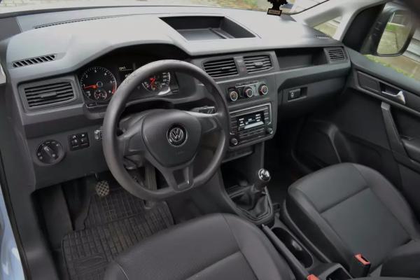 Grey Volkswagen Caddy 2016 in Jelgava, with an engine capacity of 2.00 L and mileage of 253 thousand km for 10900 €, photo 10 on AUTOMOTO.COM.LV