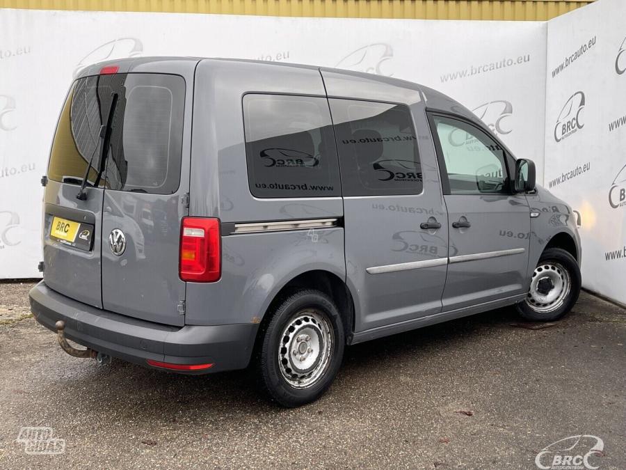 Grey Volkswagen Caddy 2018 in Avizieniai, with an engine capacity of 2.00 L and mileage of 321 thousand km for 5300 €, photo 2 on AUTOMOTO.COM.LV
