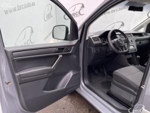 Grey Volkswagen Caddy 2018 in Avizieniai, with an engine capacity of 2.00 L and mileage of 321 thousand km for 5300 €, photo 12 on AUTOMOTO.COM.LV