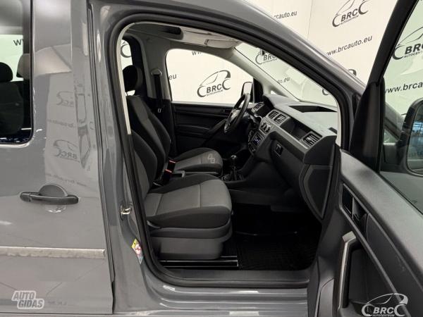 Pelēks Volkswagen Caddy 2019 Avižieniai, ar dzinēja tilpumu 2.00 L un nobraukumu 142 tūkst. km par 8200 €, foto 4 vietnē AUTOMOTO.COM.LV