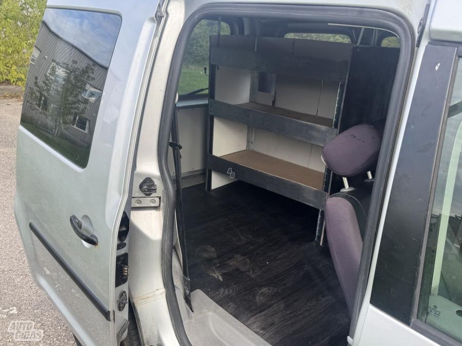 Pelēks Volkswagen Caddy 2001 Viļņa, ar dzinēja tilpumu 1.90 L un nobraukumu 395 tūkst. km par 1800 €, foto 13 vietnē AUTOMOTO.COM.LV