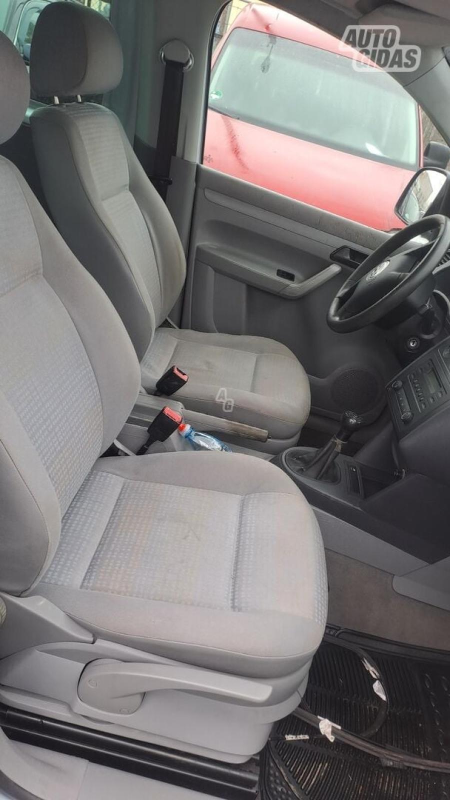 Pelēks Volkswagen Caddy 2004 Viļņa, ar dzinēja tilpumu 2.00 L un nobraukumu 270 tūkst. km par 2550 €, foto 6 vietnē AUTOMOTO.COM.LV