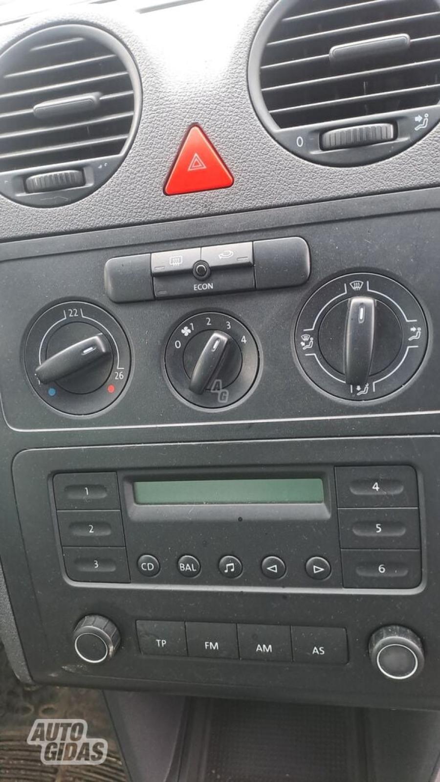 Pelēks Volkswagen Caddy 2004 Viļņa, ar dzinēja tilpumu 2.00 L un nobraukumu 270 tūkst. km par 2550 €, foto 9 vietnē AUTOMOTO.COM.LV