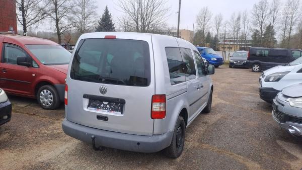Pelēks Volkswagen Caddy 2004 Viļņa, ar dzinēja tilpumu 2.00 L un nobraukumu 270 tūkst. km par 2550 €, foto 9 vietnē AUTOMOTO.COM.LV