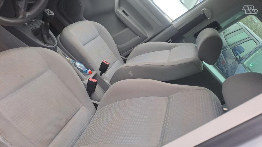 Pelēks Volkswagen Caddy 2004 Viļņa, ar dzinēja tilpumu 2.00 L un nobraukumu 270 tūkst. km par 2550 €, foto 13 vietnē AUTOMOTO.COM.LV