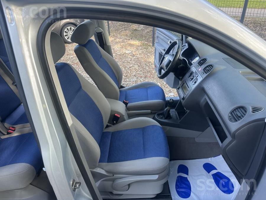 Pelēks Volkswagen Caddy 2004 Cēsis, ar dzinēja tilpumu 1.90 L un nobraukumu 0 tūkst. km par 3900 €, foto 1 vietnē AUTOMOTO.COM.LV