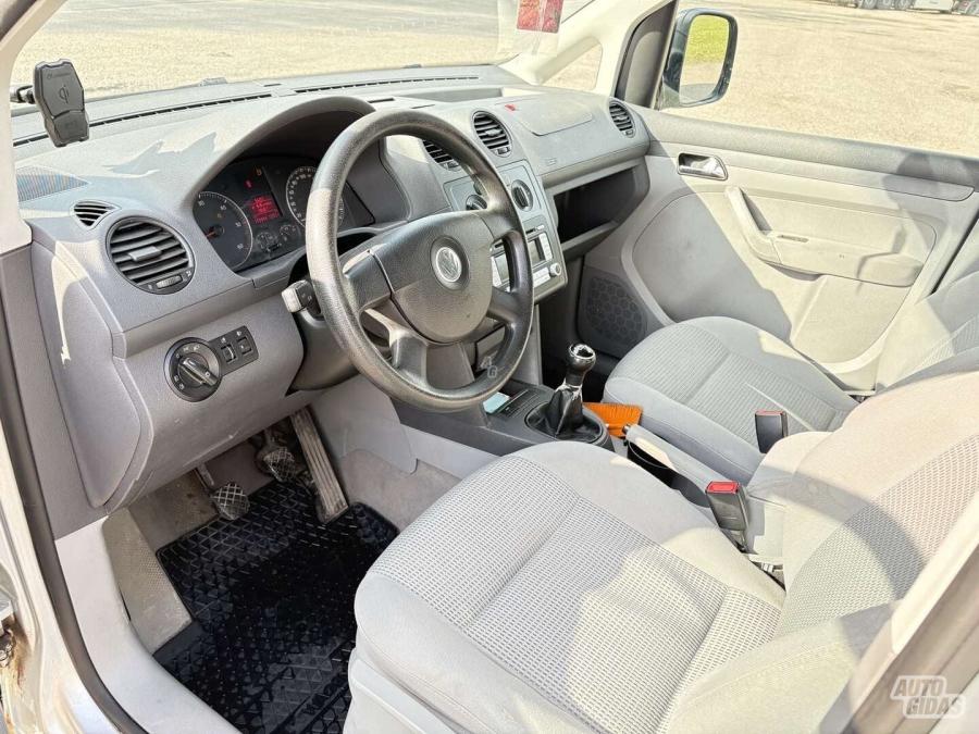 Pelēks Volkswagen Caddy 2005 Kauņa, ar dzinēja tilpumu 1.90 L un nobraukumu 360 tūkst. km par 1950 €, foto 9 vietnē AUTOMOTO.COM.LV