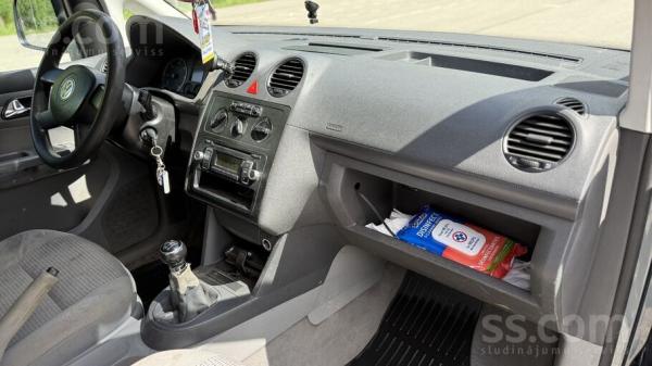 Pelēks Volkswagen Caddy 2005 Madona, ar dzinēja tilpumu 1.90 L un nobraukumu 555 tūkst. km par 3100 €, foto 9 vietnē AUTOMOTO.COM.LV