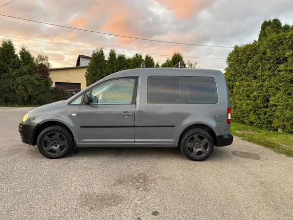 Grey Volkswagen Caddy 2005 in Riga, with an engine capacity of 2.00 L and mileage of 460 thousand km for 1990 €, photo 4 on AUTOMOTO.COM.LV