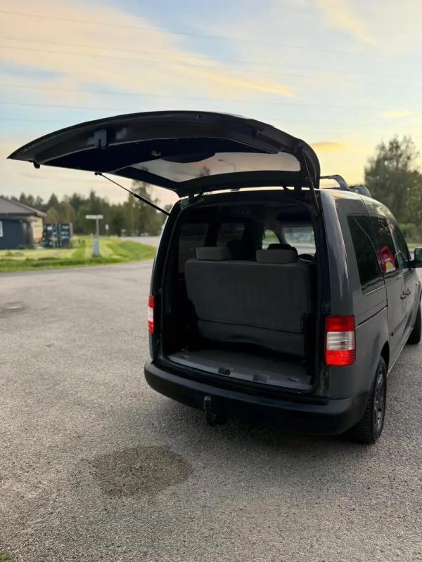 Grey Volkswagen Caddy 2005 in Riga, with an engine capacity of 2.00 L and mileage of 460 thousand km for 1990 €, photo 7 on AUTOMOTO.COM.LV