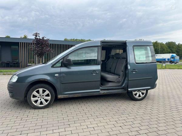 Pelēks Volkswagen Caddy 2005 Klaipėda, ar dzinēja tilpumu 1.90 L un nobraukumu 250 tūkst. km par 2600 €, foto 4 vietnē AUTOMOTO.COM.LV