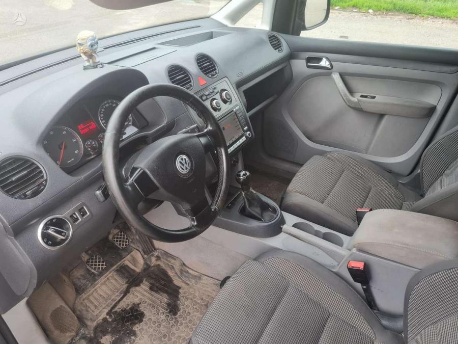 Pelēks Volkswagen Caddy 2005 Viļņa, ar dzinēja tilpumu 1.90 L un nobraukumu 340 tūkst. km par 2100 €, foto 6 vietnē AUTOMOTO.COM.LV