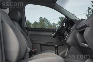 Pelēks Volkswagen Caddy 2005 Rīga, ar dzinēja tilpumu 1.60 L un nobraukumu 233 tūkst. km par 3990 €, foto 6 vietnē AUTOMOTO.COM.LV