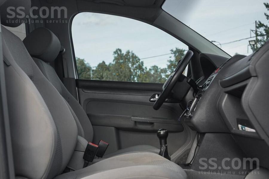 Pelēks Volkswagen Caddy 2005 Rīga, ar dzinēja tilpumu 1.60 L un nobraukumu 233 tūkst. km par 3990 €, foto 6 vietnē AUTOMOTO.COM.LV