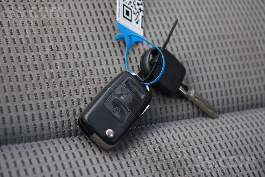 Pelēks Volkswagen Caddy 2005 Rīga, ar dzinēja tilpumu 1.60 L un nobraukumu 233 tūkst. km par 3990 €, foto 16 vietnē AUTOMOTO.COM.LV