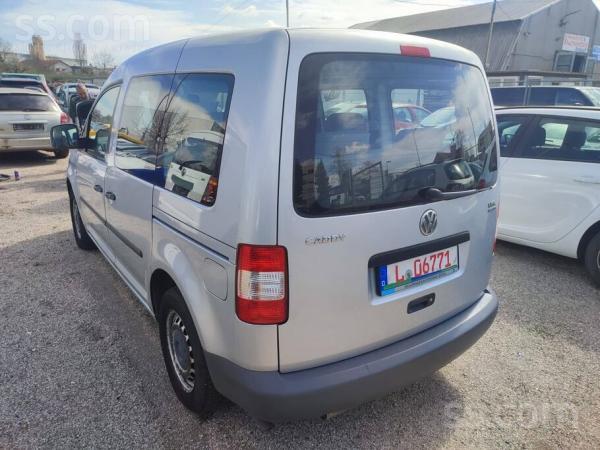 Pelēks Volkswagen Caddy 2006 Daugavpils, ar dzinēja tilpumu 2.00 L un nobraukumu 211 tūkst. km par 5800 €, foto 2 vietnē AUTOMOTO.COM.LV