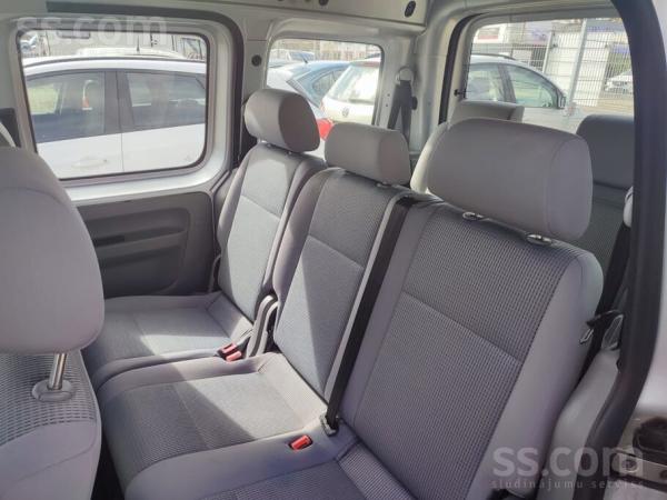 Pelēks Volkswagen Caddy 2006 Daugavpils, ar dzinēja tilpumu 2.00 L un nobraukumu 211 tūkst. km par 5800 €, foto 5 vietnē AUTOMOTO.COM.LV
