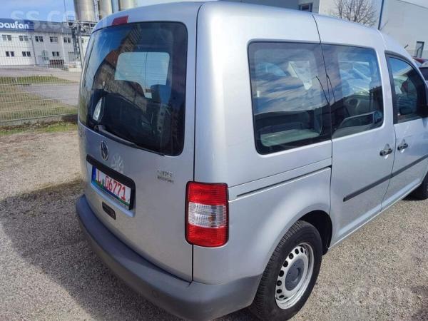 Pelēks Volkswagen Caddy 2006 Daugavpils, ar dzinēja tilpumu 2.00 L un nobraukumu 211 tūkst. km par 5800 €, foto 7 vietnē AUTOMOTO.COM.LV