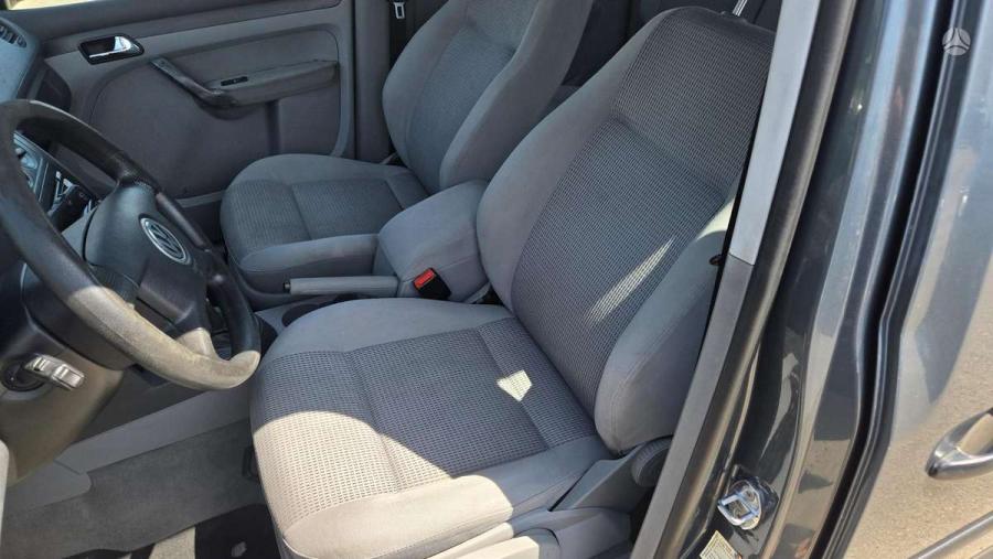 Grey Volkswagen Caddy 2006 in Taurage, with an engine capacity of 1.90 L and mileage of 260 thousand km for 3600 €, photo 5 on AUTOMOTO.COM.LV