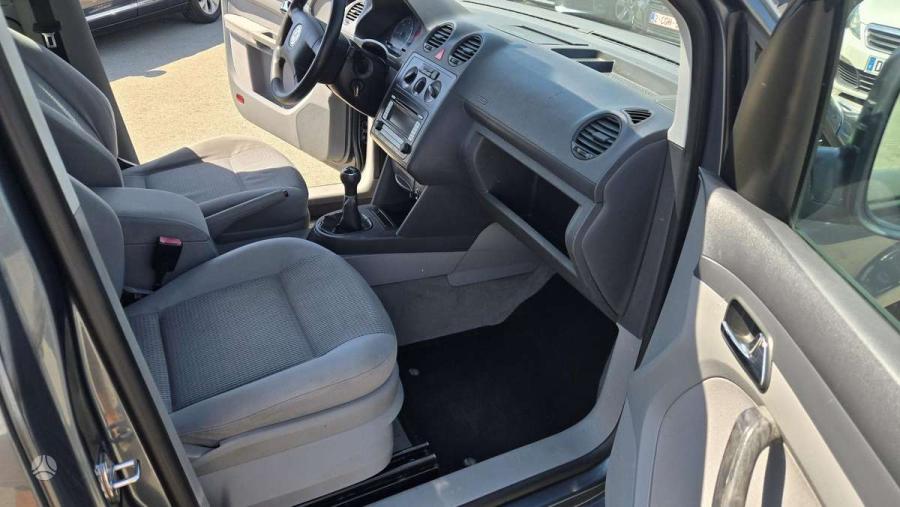 Grey Volkswagen Caddy 2006 in Taurage, with an engine capacity of 1.90 L and mileage of 260 thousand km for 3600 €, photo 11 on AUTOMOTO.COM.LV
