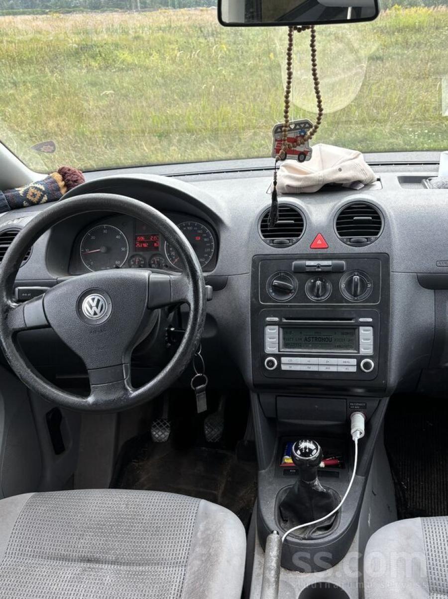 Pelēks Volkswagen Caddy 2006 Rīga, ar dzinēja tilpumu 1.90 L un nobraukumu 254 tūkst. km par 3300 €, foto 7 vietnē AUTOMOTO.COM.LV