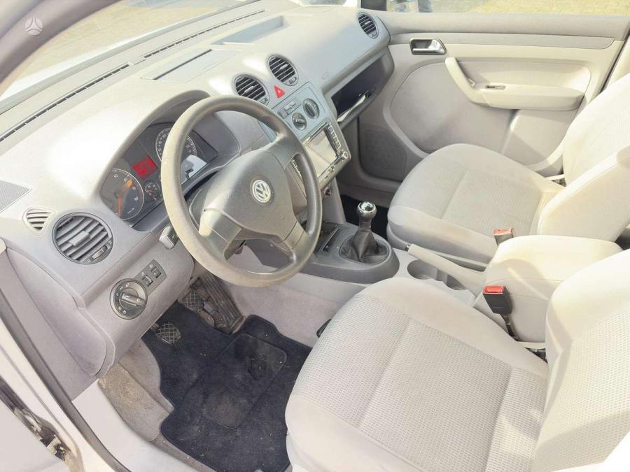 Grey Volkswagen Caddy 2006 in Jurbarkas, with an engine capacity of 1.60 L and mileage of 257 thousand km for 3150 €, photo 12 on AUTOMOTO.COM.LV