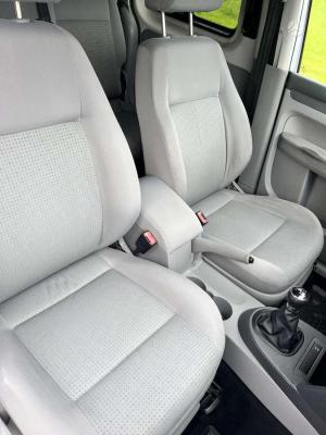 Grey Volkswagen Caddy 2008 in Kaunas, with an engine capacity of 1.90 L and mileage of 310 thousand km for 4950 €, photo 12 on AUTOMOTO.COM.LV