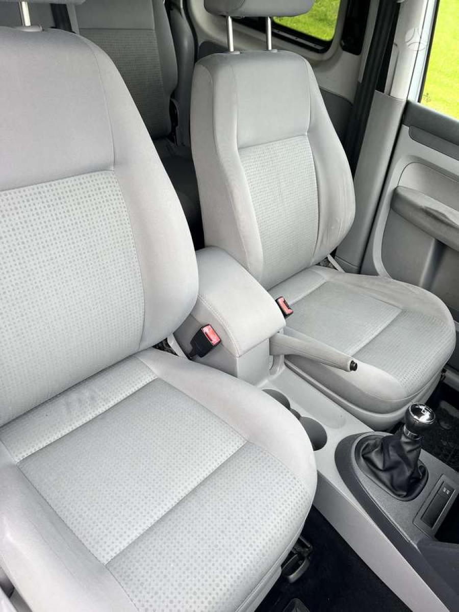 Grey Volkswagen Caddy 2008 in Kaunas, with an engine capacity of 1.90 L and mileage of 310 thousand km for 4950 €, photo 12 on AUTOMOTO.COM.LV