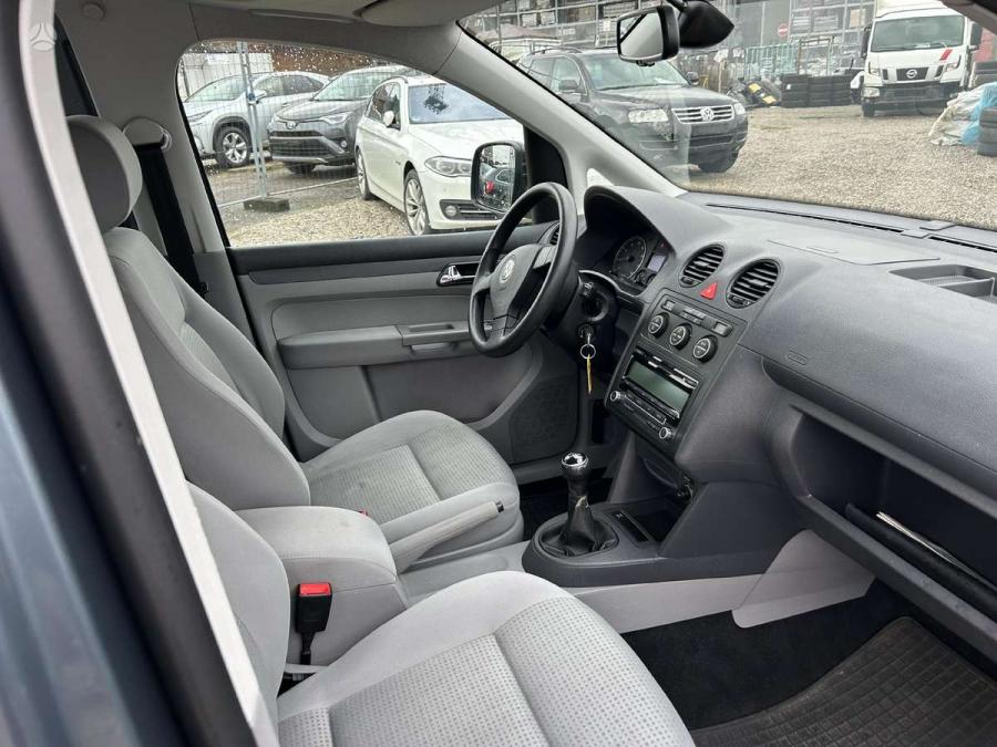 Pelēks Volkswagen Caddy 2009 Kauņa, ar dzinēja tilpumu 2.00 L un nobraukumu 380 tūkst. km par 2990 €, foto 13 vietnē AUTOMOTO.COM.LV