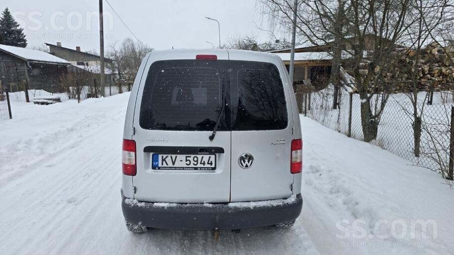 Grey Volkswagen Caddy 2009 in Valmiera, with an engine capacity of 1.90 L and mileage of 376 thousand km for 4800 €, photo 8 on AUTOMOTO.COM.LV