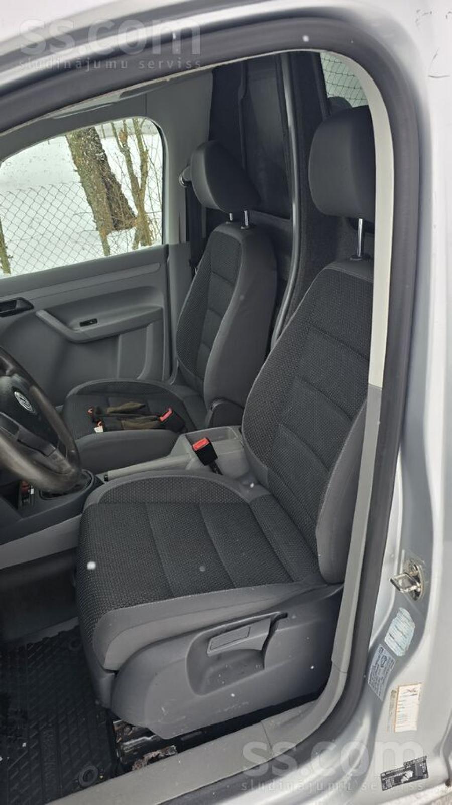 Grey Volkswagen Caddy 2009 in Valmiera, with an engine capacity of 1.90 L and mileage of 376 thousand km for 4800 €, photo 10 on AUTOMOTO.COM.LV