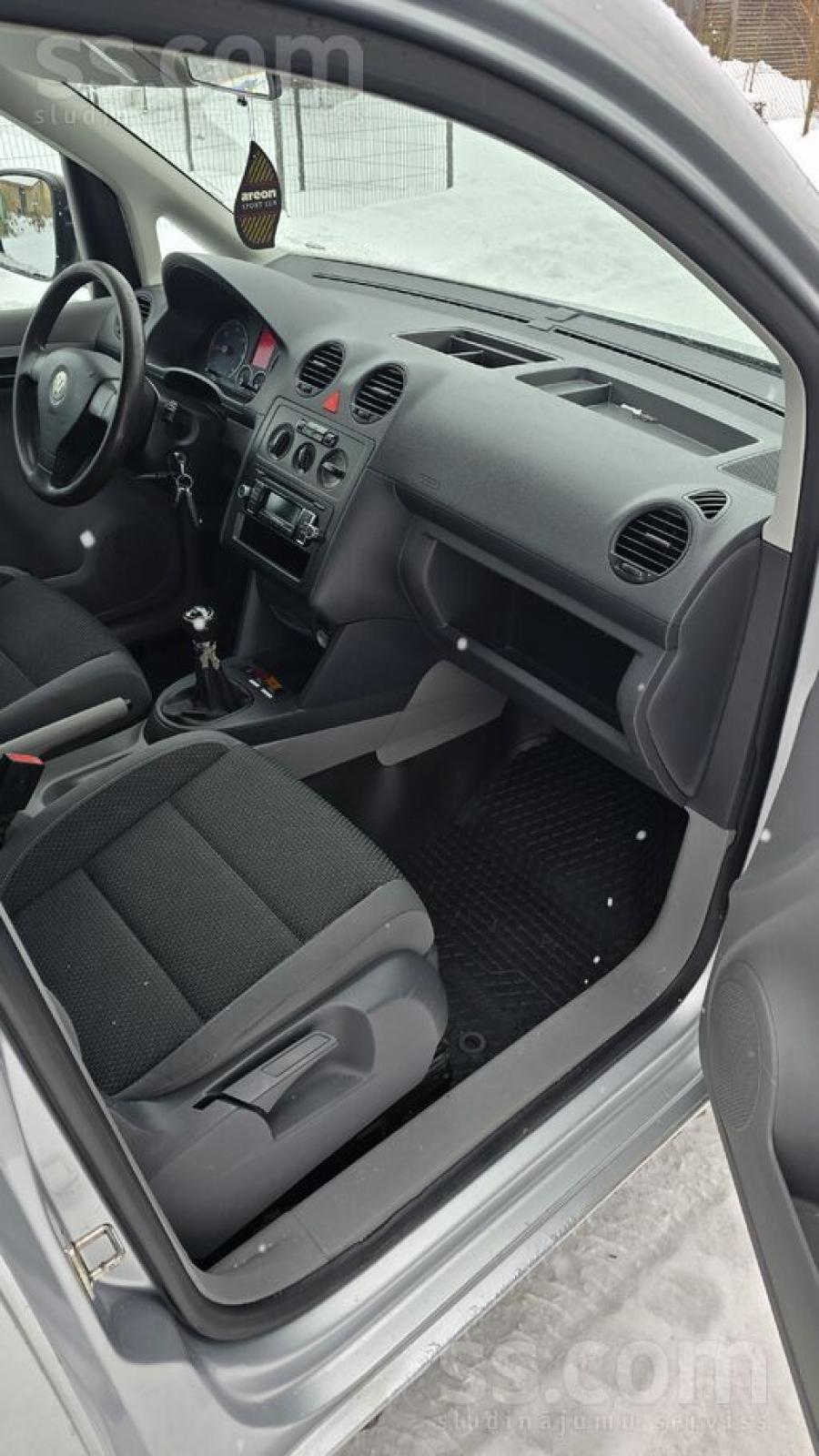 Grey Volkswagen Caddy 2009 in Valmiera, with an engine capacity of 1.90 L and mileage of 376 thousand km for 4800 €, photo 15 on AUTOMOTO.COM.LV